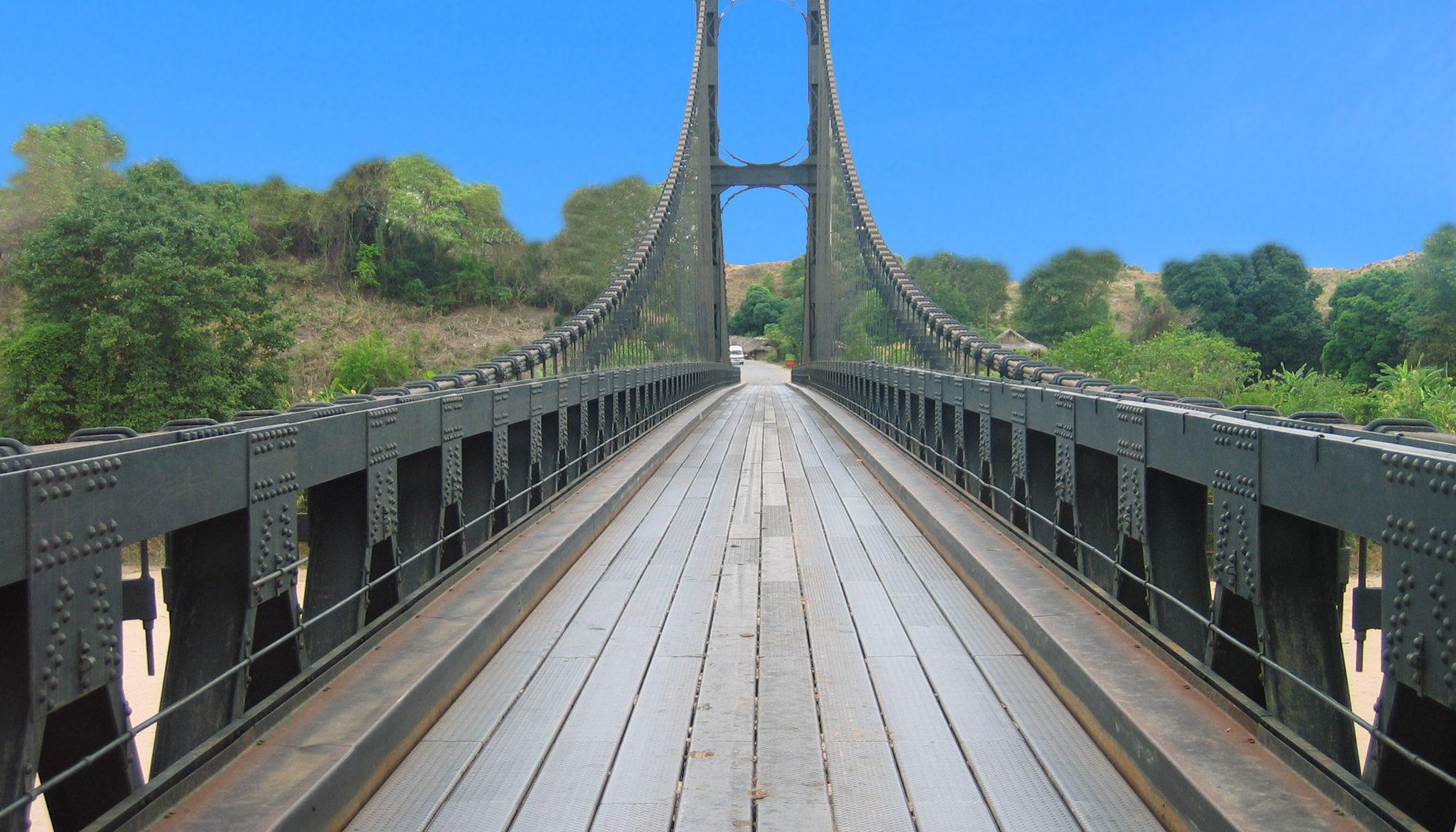 Pont suspendu de La Kamoro - MADAGASCAR - Baudin Chateauneuf